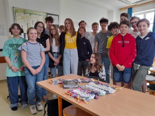 Erster Auftritt der Deutschen Bühne Ungarn in der Europaschule